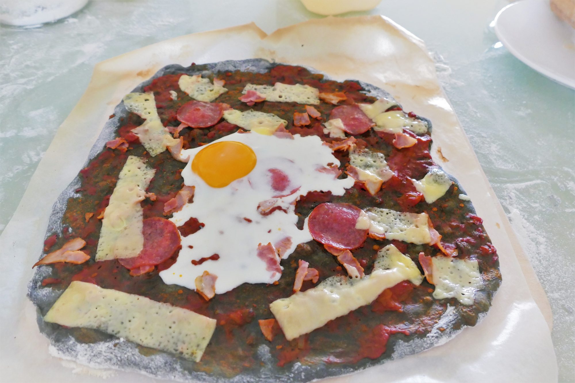 Schwarze-Pizza aus dem eigenen Backofen, lecker und noch gesund dazu