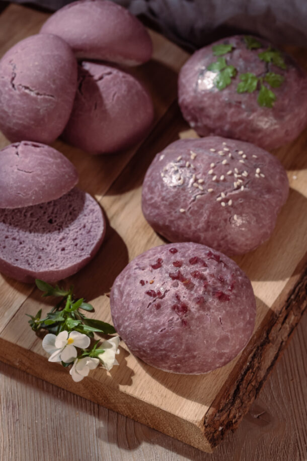 Black Bean Umami Burger mit purple Burger Buns